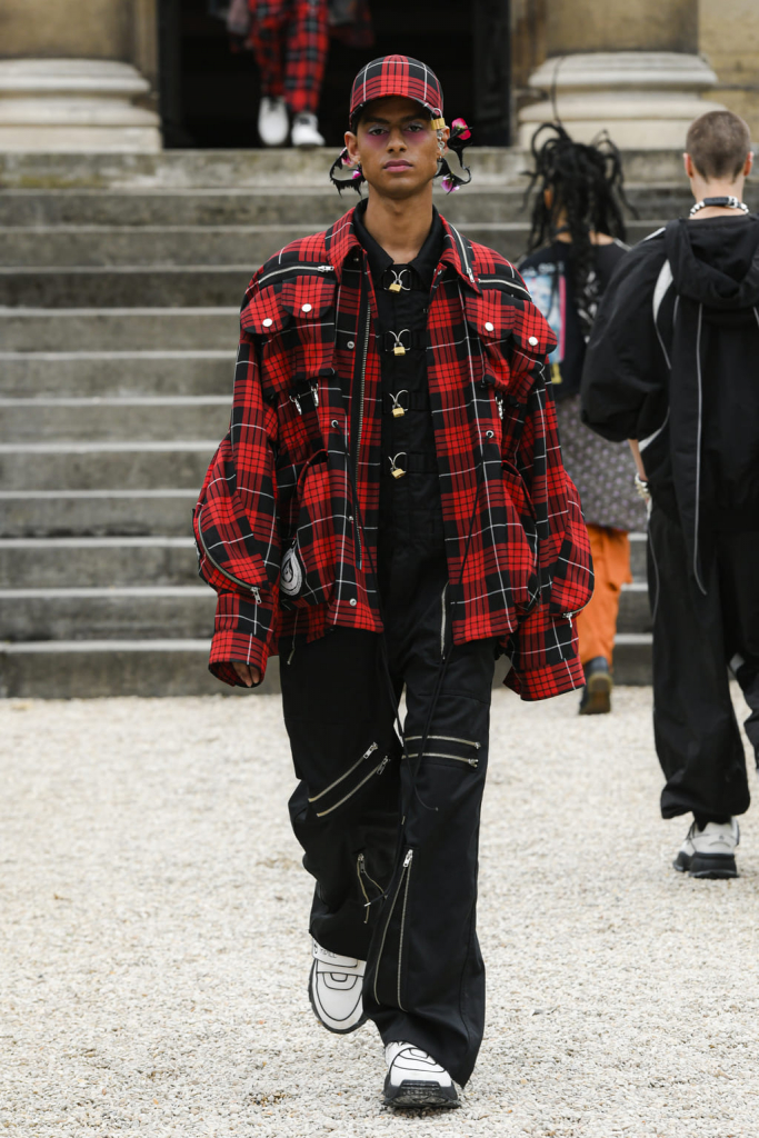 KIDILL がパリメンズコレクションで 2025SS ランウェイを発表