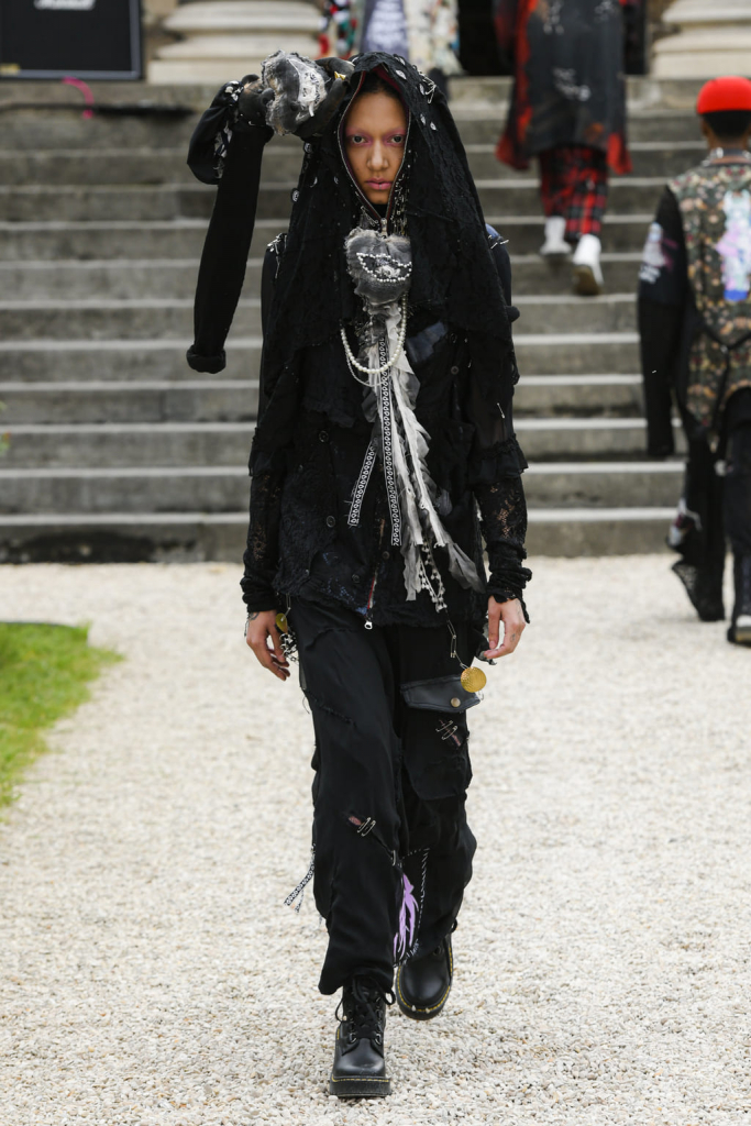 KIDILL がパリメンズコレクションで 2025SS ランウェイを発表